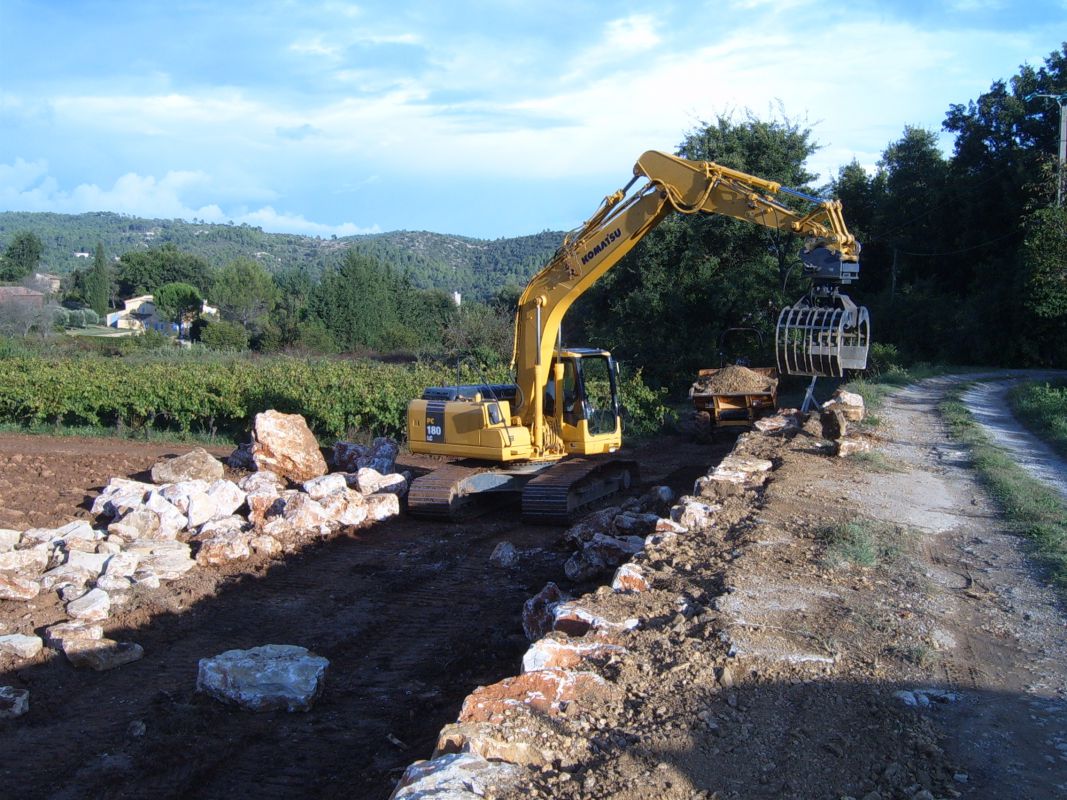Enrochement paysager près de Brignoles dans le Var (83) - Coquillat Claude
